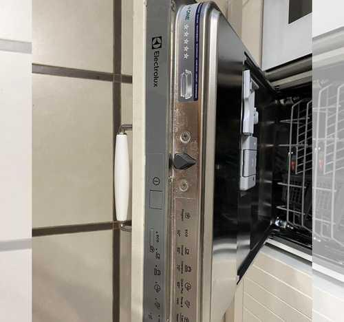 Посудомоечная машина Electrolux 45 см