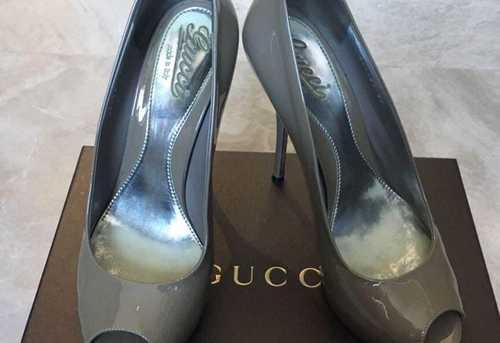 Серые лаковые туфли Gucci, 39 размер