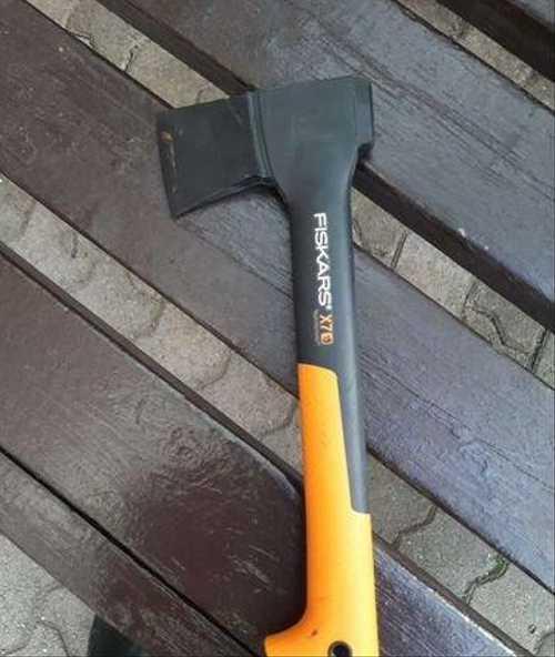 Топор fiskars x7