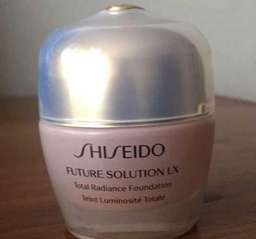 Тональный крем Shiseido Future Solution LX