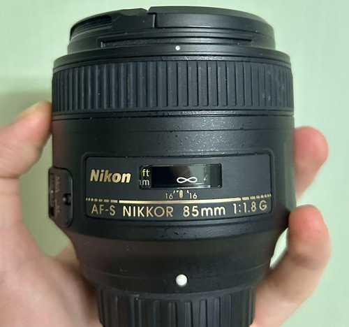 Nikon 85mm f 1.8g af-s Nikkor