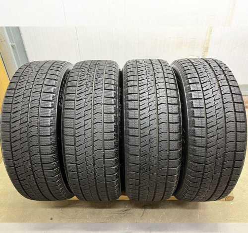 Bridgestone Blizzak VRX2 215/60 R17 96Q