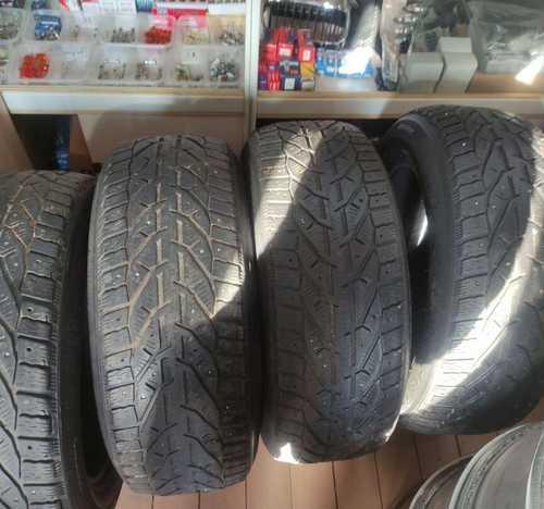 Tigar SUV Ice 235/60 R18