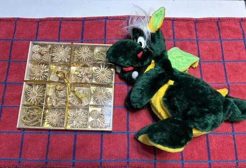 Елочные игрушки деревянные и дракон