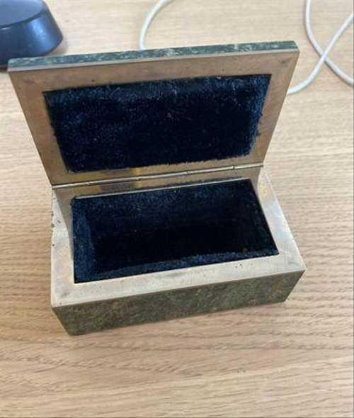 Шкатулка из змеевика