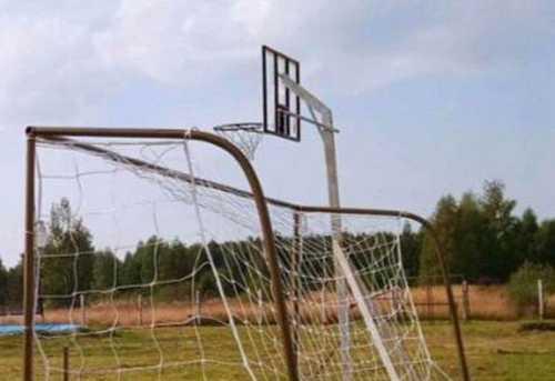 Баскетбольная стойка и футбольные ворота