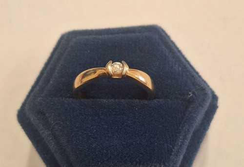 Золото кольцо с бриллиантом новое