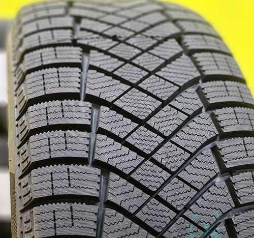 Pirelli Ice Zero FR 255/55 R18 83W