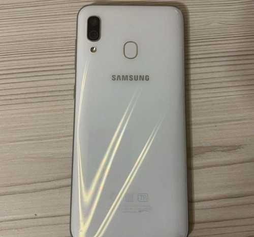 Samsung Galaxy A30, 3/32 ГБ