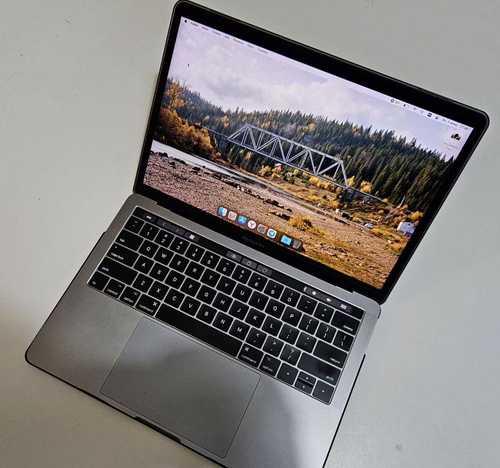 Продам MacBook Pro 13 (2017, i7, 16 GB)