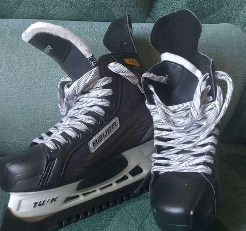 Хоккейные коньки bauer
