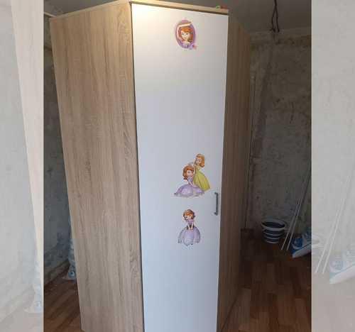 Угловой шкаф