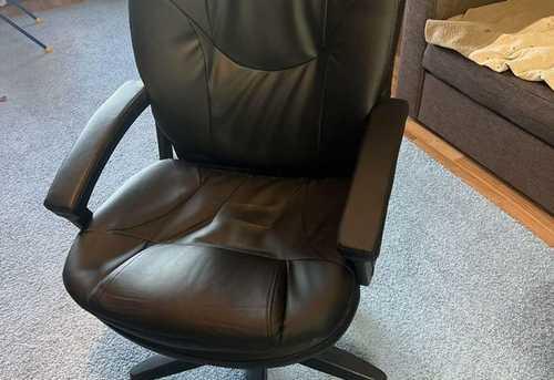 Кожанное кресло офисное