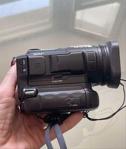 Видеокамера 3CCD JVC everio GZ-MC500