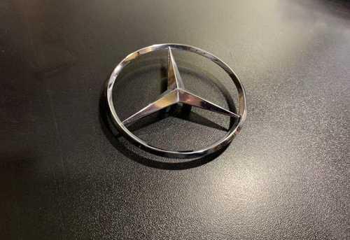 Эмблема крышки багажника Mercedes-Benz E-Class