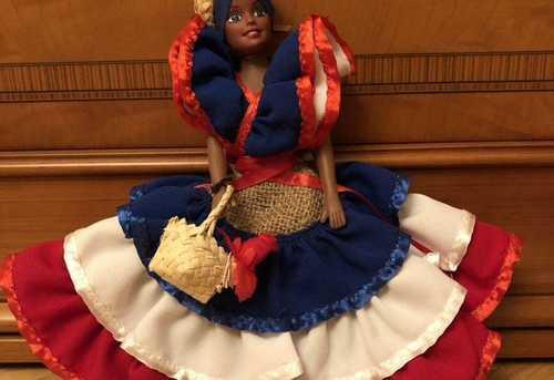 Кукла в национальном костюме из Доминиканы