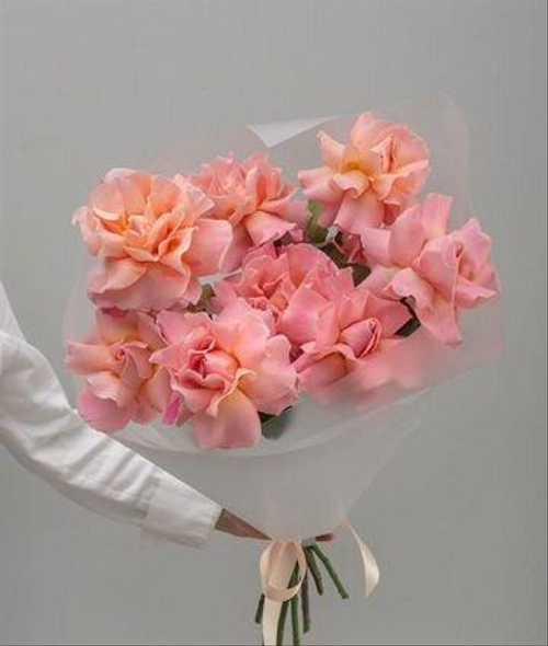 Букет из французских пышных роз персикового цвета
