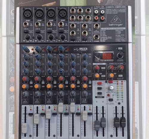 Микшерный пульт Behringer xenyx x1204Usb