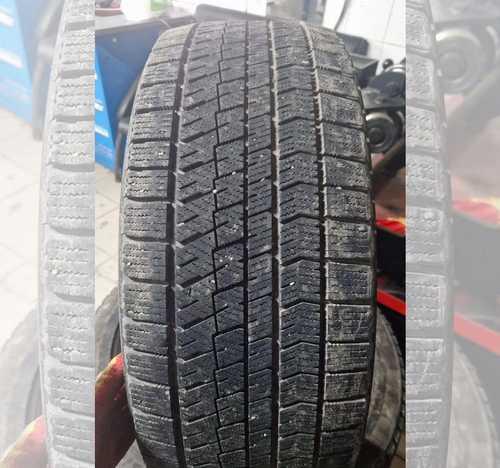 Bridgestone Blizzak Ice 235/45 R18 96J