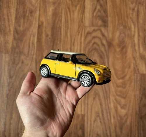 1:28 Mini Cooper S (Kinsmart)