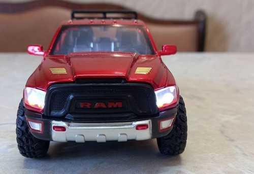 Модель пикапа Dodge RAM 1/32