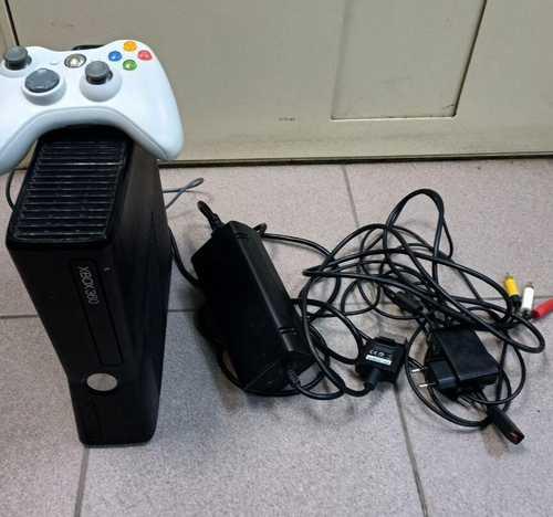 Игровая приставка Xbox 360