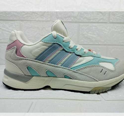 Hовые женские кроссовки Adidas Torsion