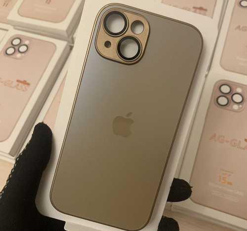 Чехол на iPhone 15 золотой Desert Titanium