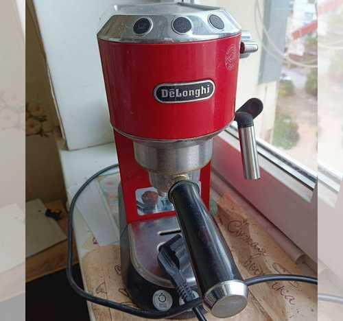 Delonghi Dedica кофемашина 15 бар