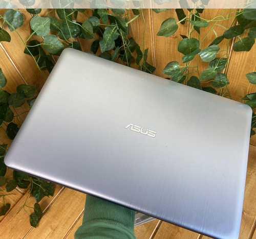 Игровой зверь Asus/i3/6gb/920MX/SSD/FullHD/15.6