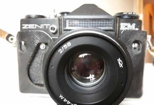 Плёночный фотоаппарат Zenit еm