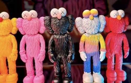 Фигурка kaws