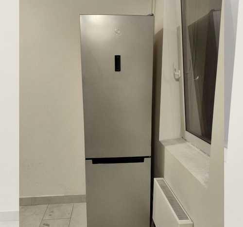 Холодильник Indesit DF5200S no frost