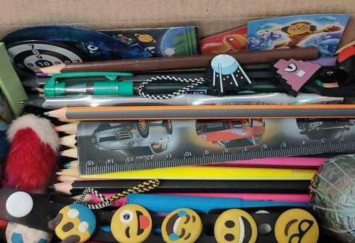 Карандаши, ручки, кисточки, мелочи из акций детям