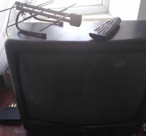 Телевизор Samsung с антенной и приставкой