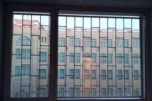Железные решетка на окна и балкон