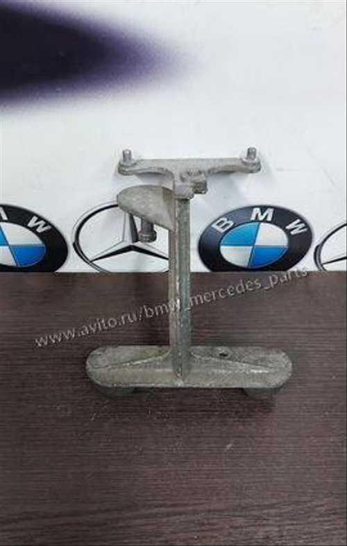 Кронштейн блока абс Mercedes w204