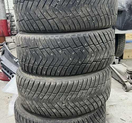 Yokohama 104ZR 235/45 R18
