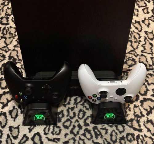 Продаю Xbox one X 1 тб