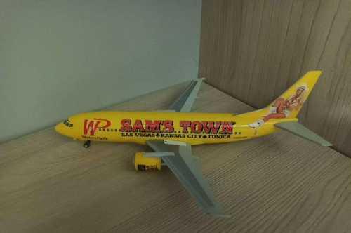 Модель самолета 737-300 sams Town 1:200