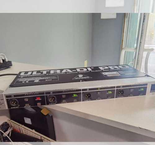 Микшерный пульт Behringer Di4000 V2