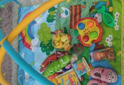 Развивающий коврик игрушки и тапки детские