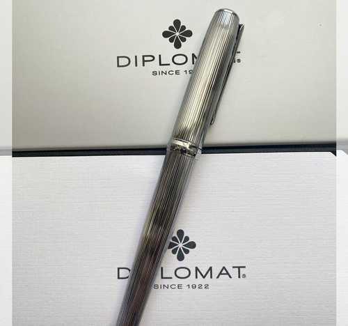 Перьевая ручка Diplomat Excellence Guilloche