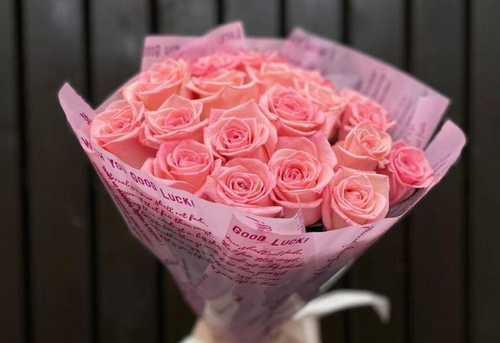 21 розовая роза 60 см с оформлением