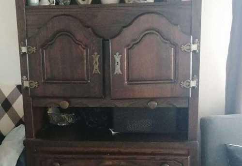 Старинный шкаф буфет