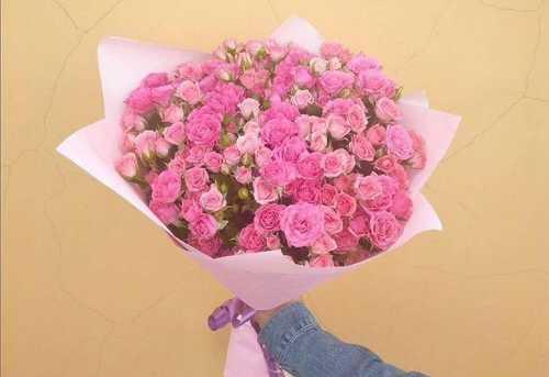 Букет из розовых кустовых роз 29 шт