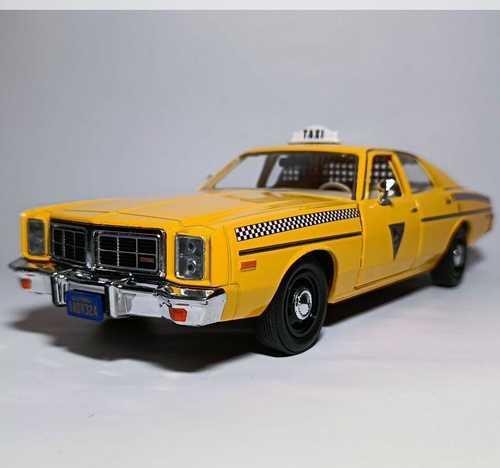 Модель 1978 Dodge Monaco Rocky 3 Greenlight 1:24