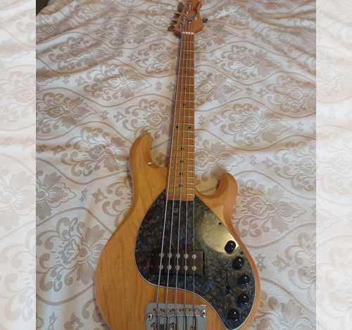 Бас Music Man Stingray 5