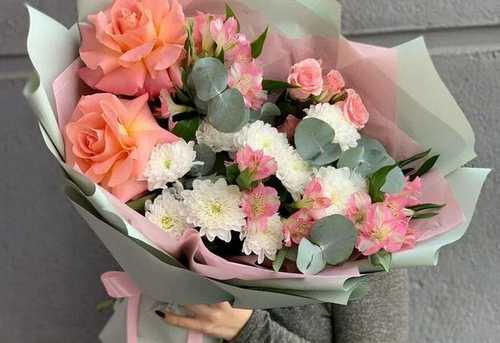 Букет цветов с французскими розами и альстромериям