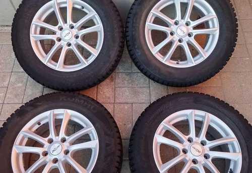 Колеса зима R16 Nokian Tyres 215/65